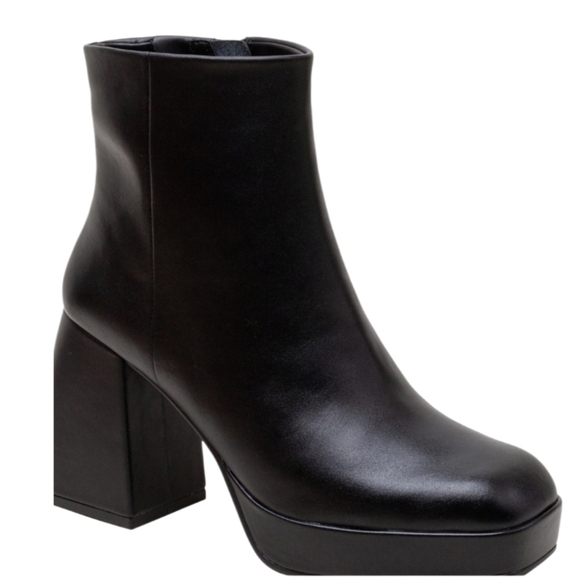Lisa Vicky | Shoes | Nwt Lisa Vicky Niftyxv Black Leather Block Heel ...